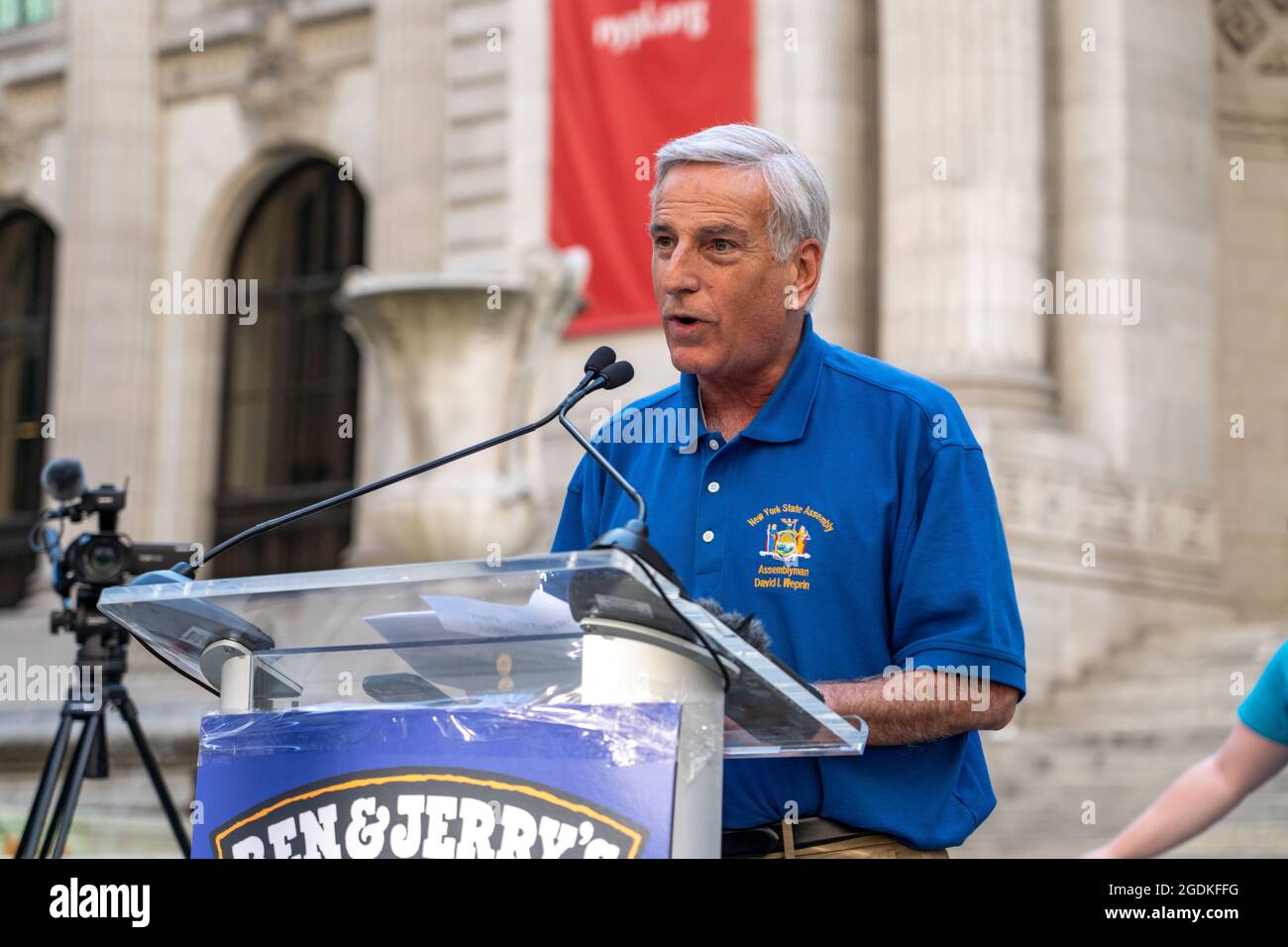 New York State Assembly member David Weprin speaks during the end Jew ...