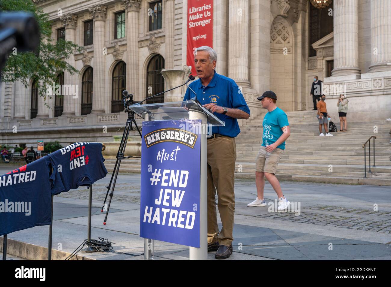 New York State Assembly member David Weprin speaks during the end Jew ...