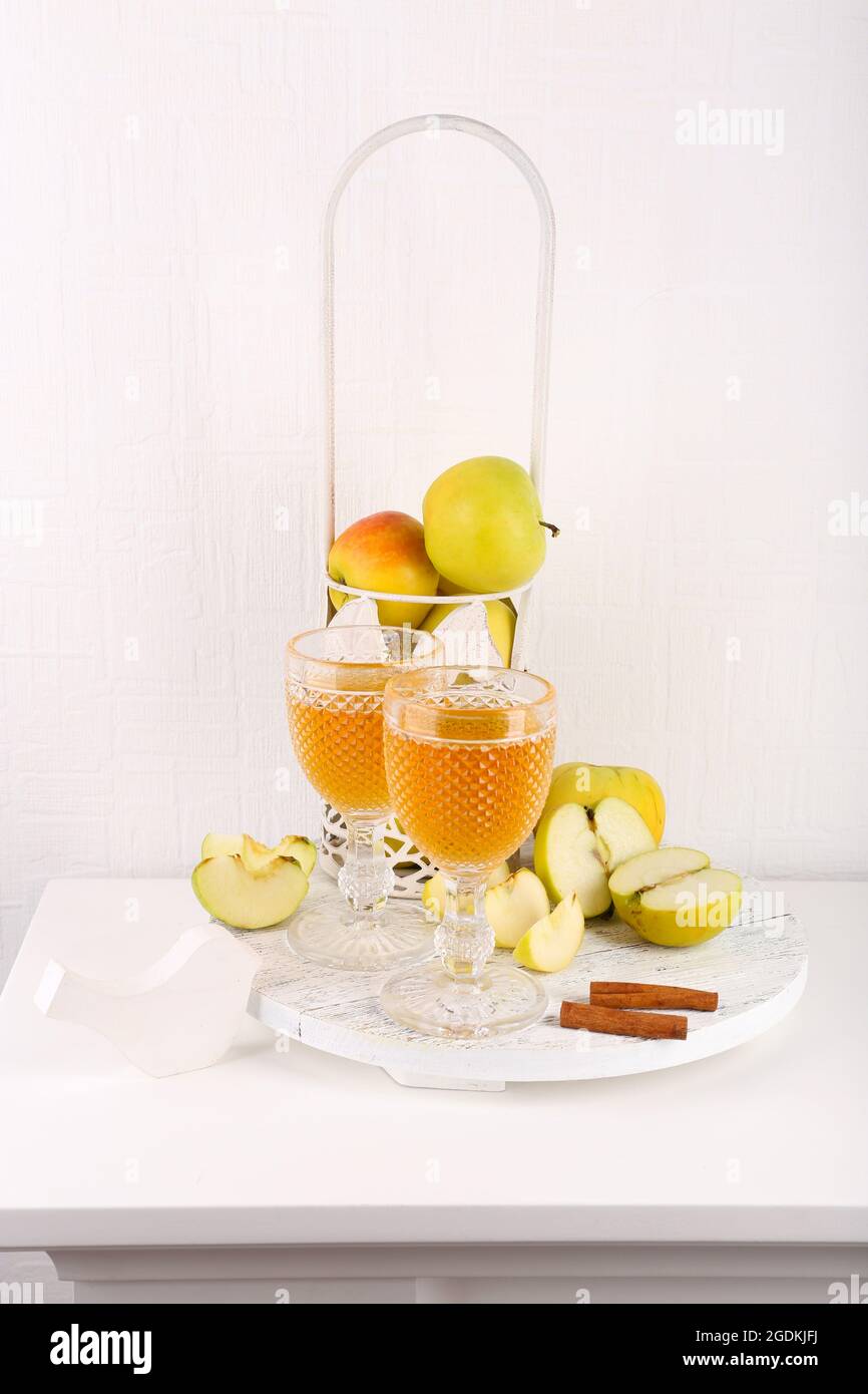 Still life with tasty apple cider and fresh apples Stock Photo - Alamy