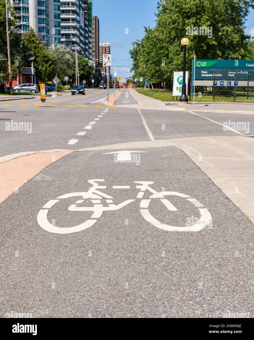 Canadian road sign hi-res stock photography and images - Alamy
