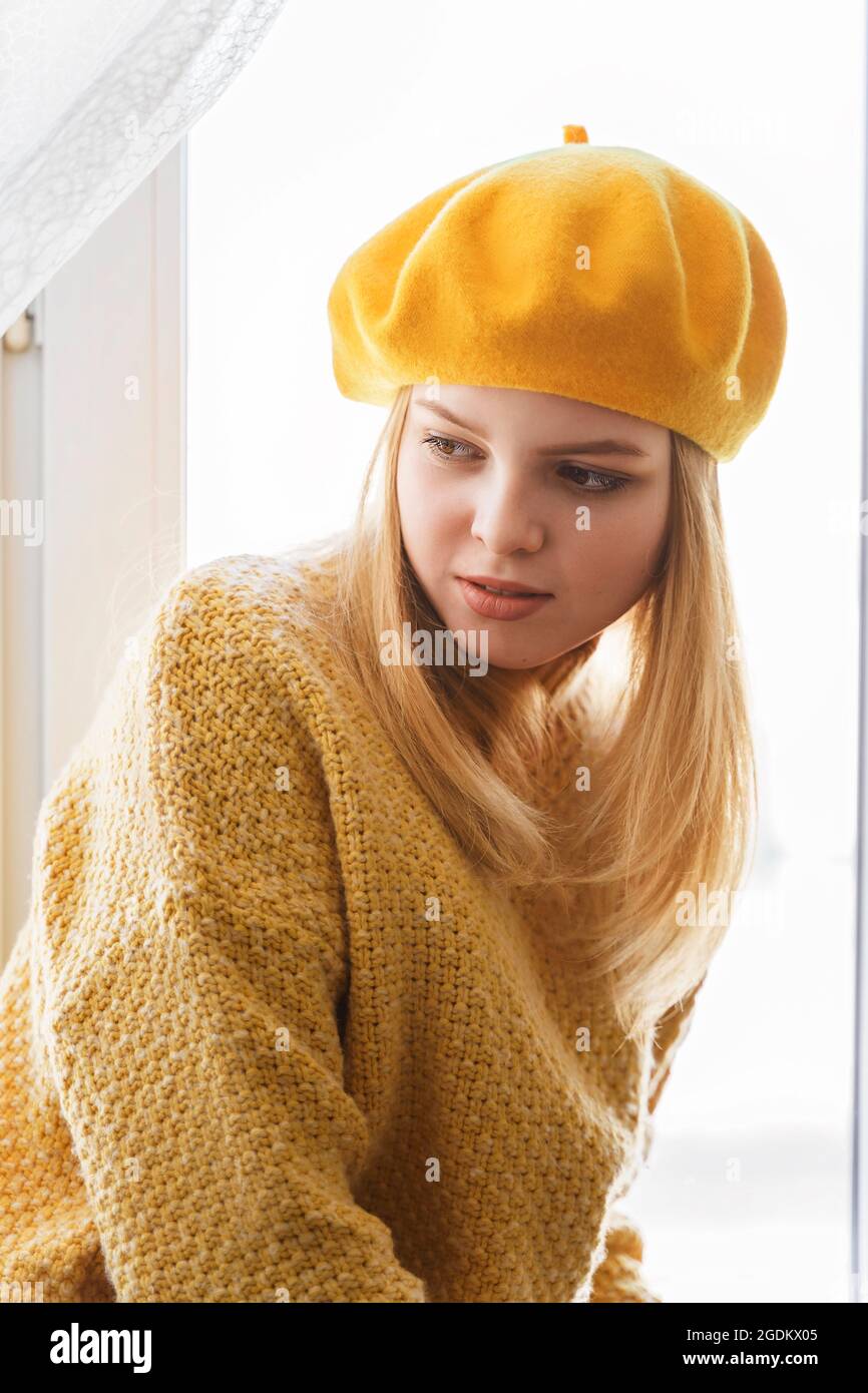 Pretty 16 year old girl hi-res stock photography and images - Alamy