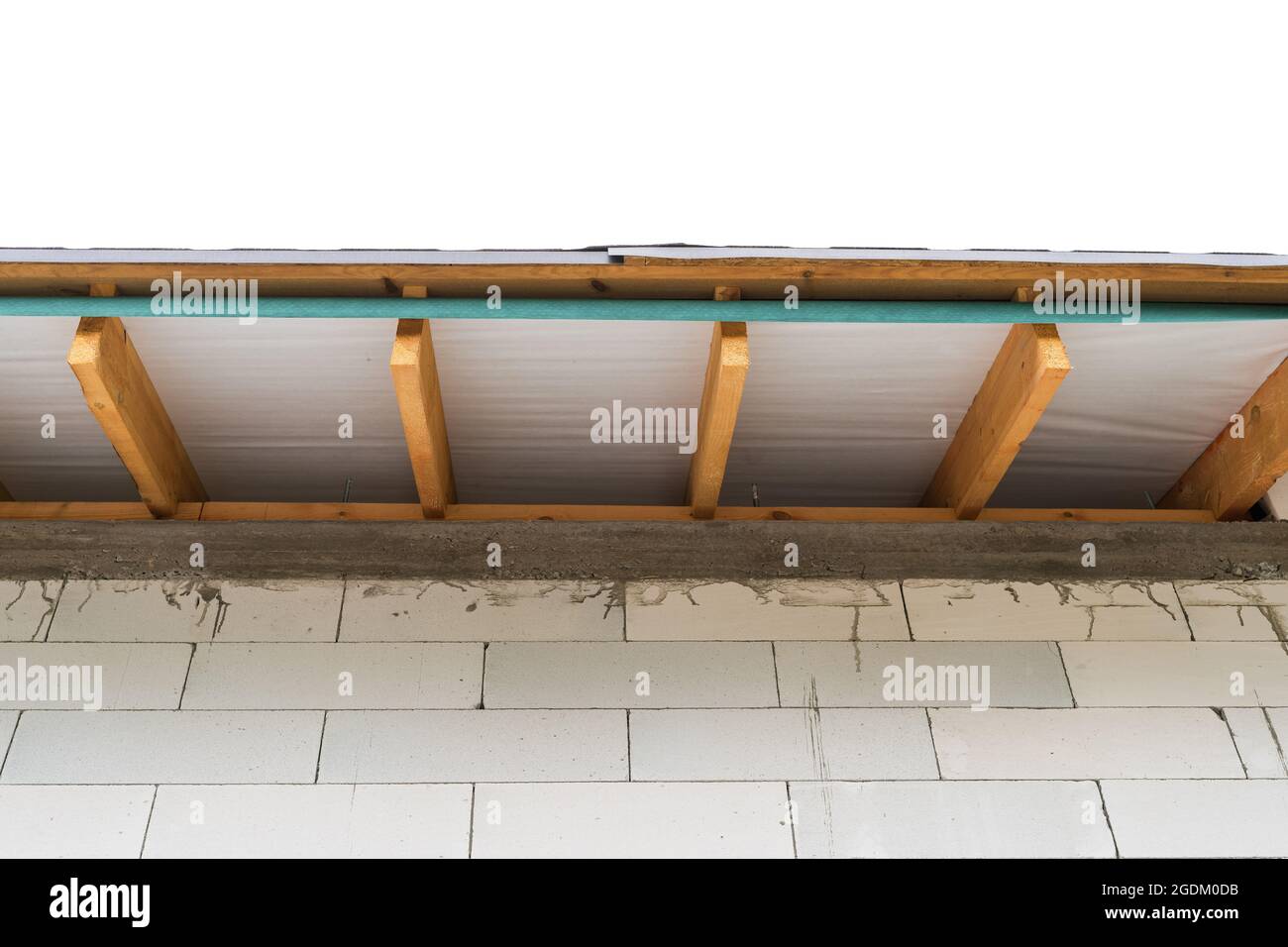 Unfinished eaves of the roof of a private house Stock Photo - Alamy