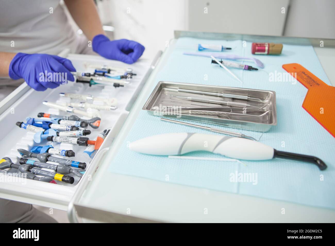 Dental stuff instruments hi-res stock photography and images - Alamy
