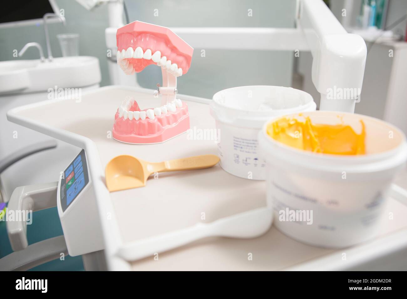 Dental putty hi-res stock photography and images - Alamy