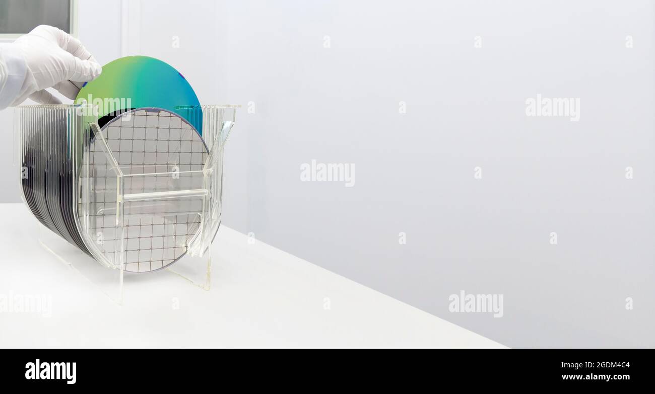 Semiconductor device manufacturing hi-res stock photography and images ...