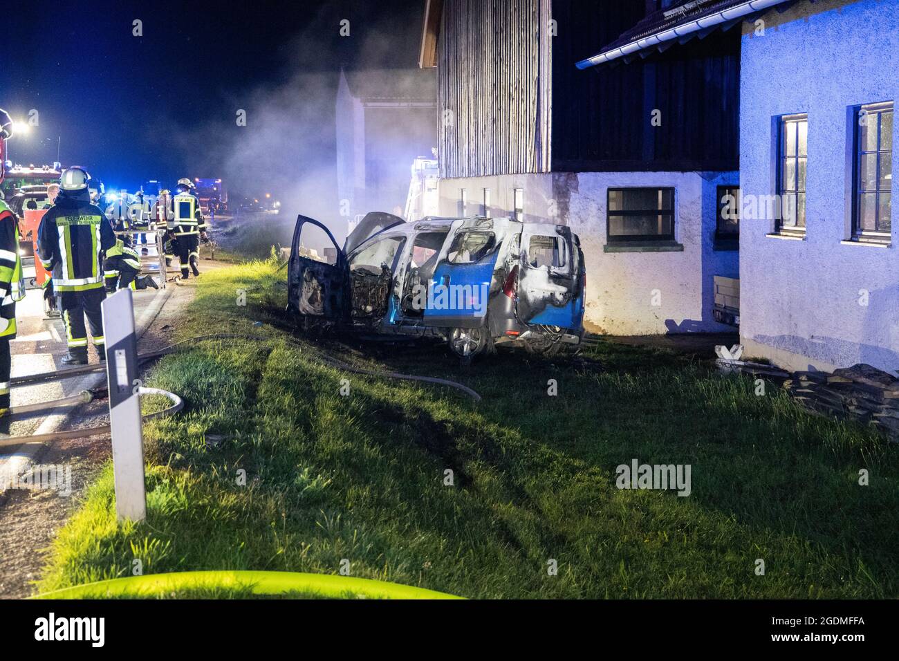 Car hitting wall hi-res stock photography and images - Alamy
