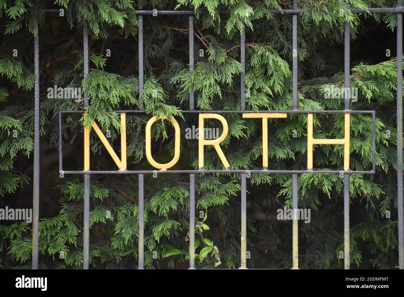 Metal garden sign hi-res stock photography and images - Alamy