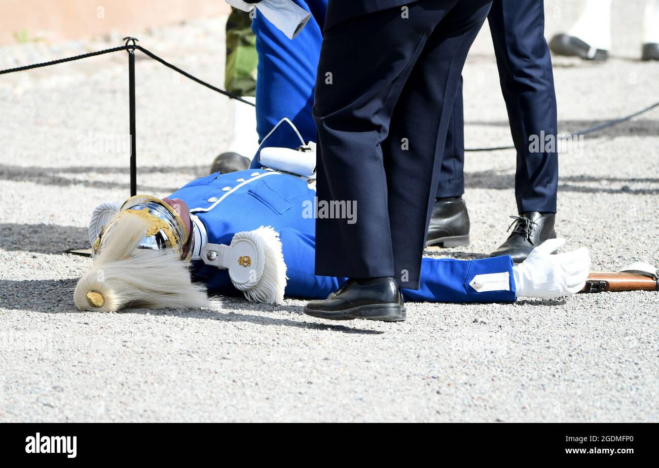 A Royal Guard fainted before the Christening ceremony of Prince Julian ...