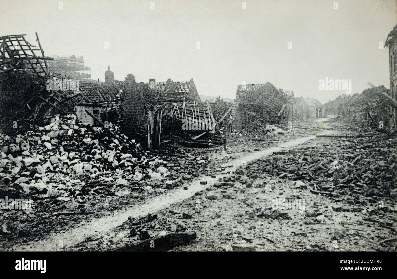 Road building during world war 1 hi-res stock photography and images ...