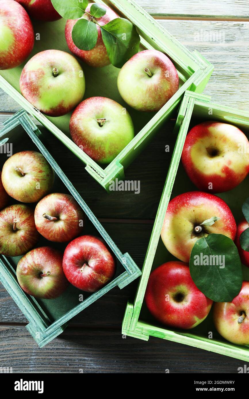 Pile of apple boxes hi-res stock photography and images - Alamy