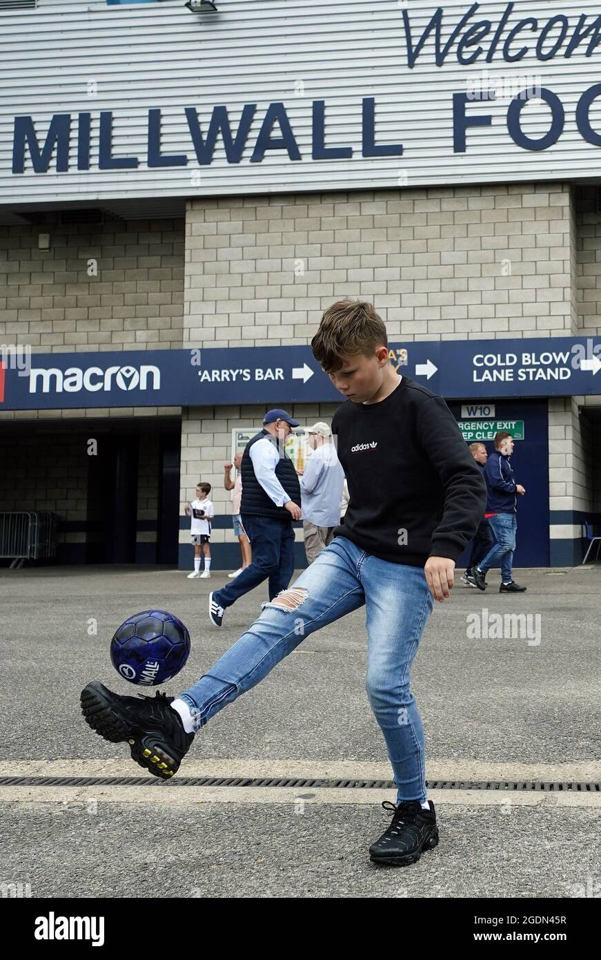 Keepie uppies hi-res stock photography and images - Alamy