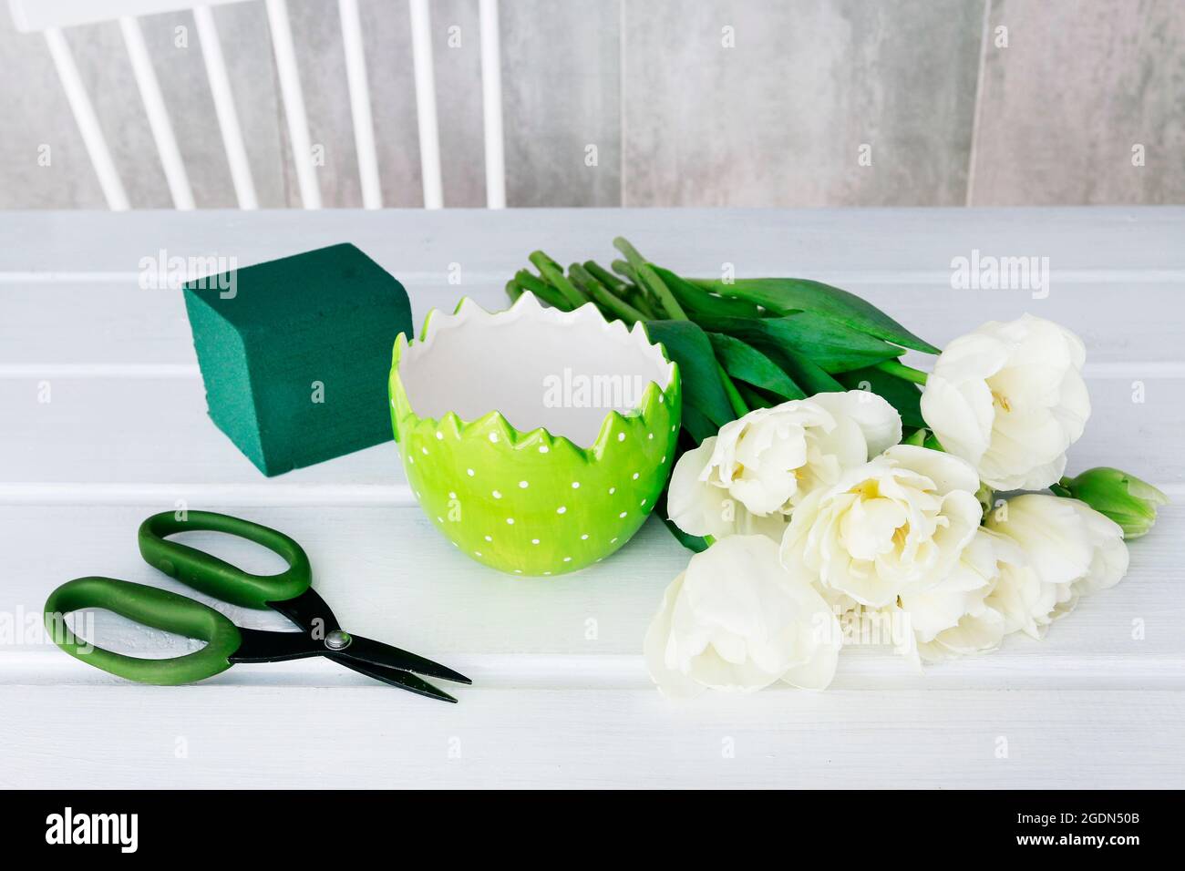 Florist at work: How to make beautiful spring floral arrangement with ...