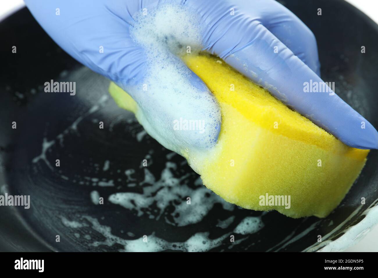 Hand washing pan kitchen hi-res stock photography and images - Alamy