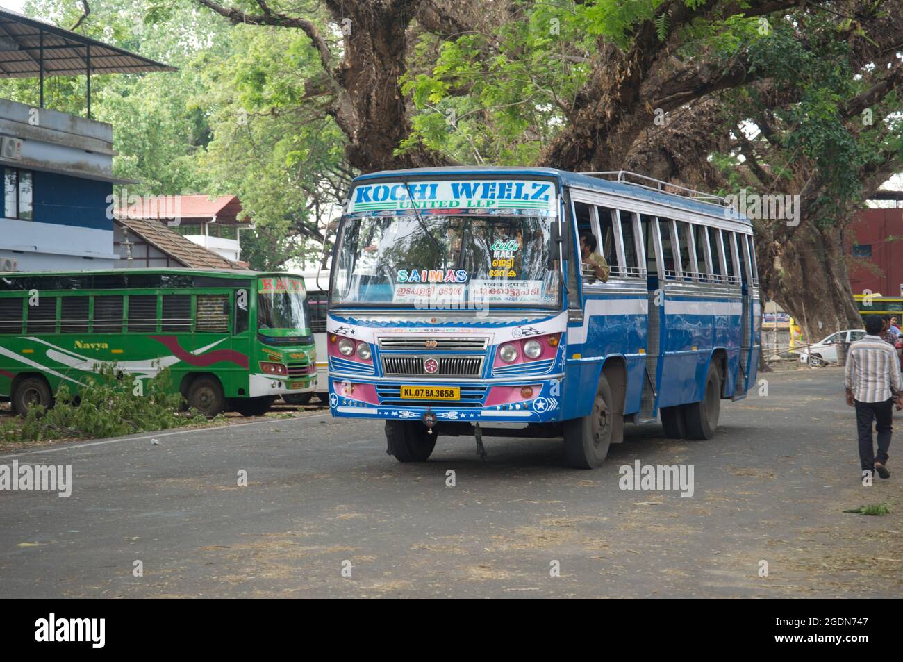 Local Bus, Cochin (Kochi), Kerala, India. © Photo by Richard Walker ...