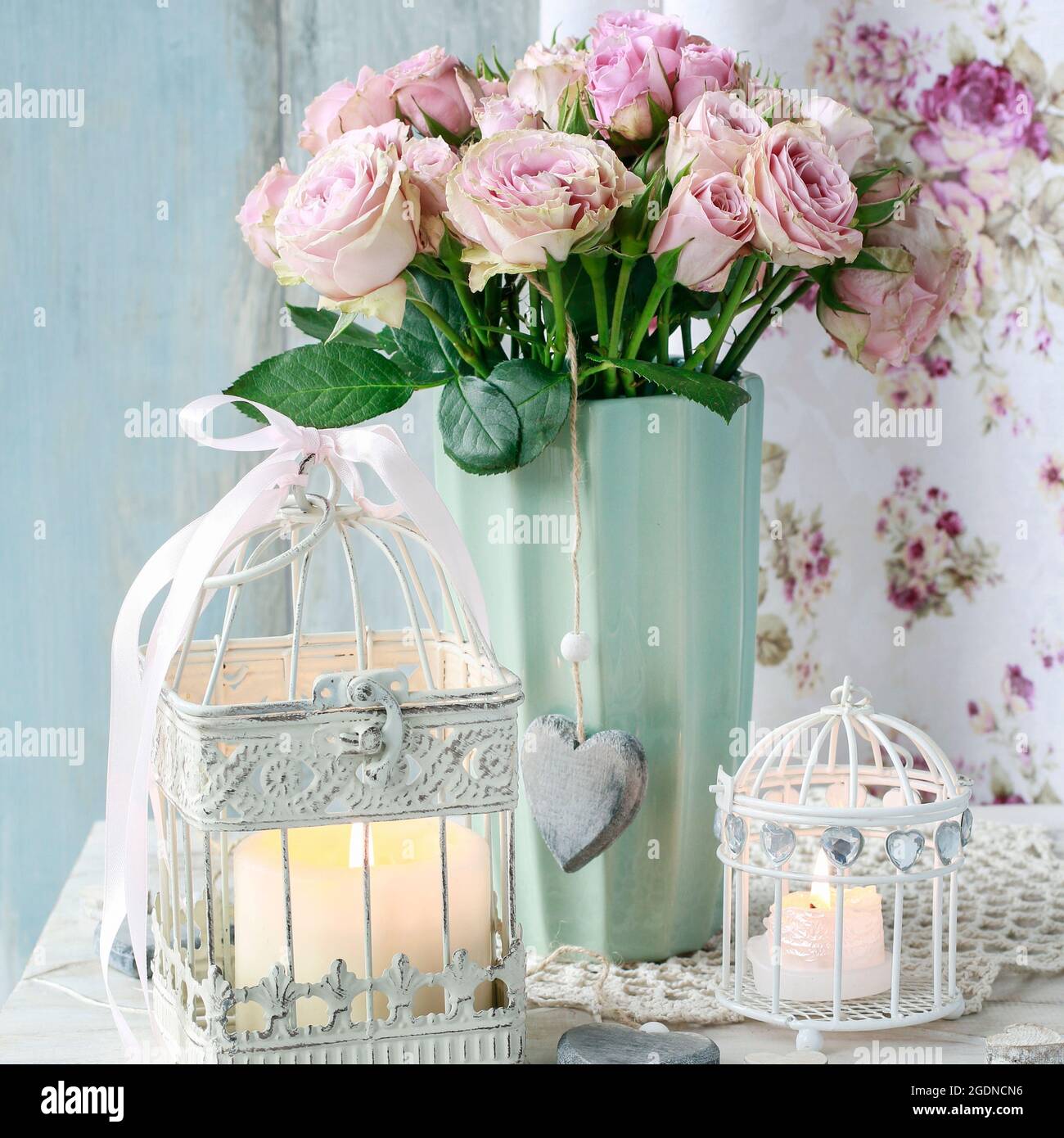 Bouquet of pink roses in ceramic vase. Party decor Stock Photo - Alamy