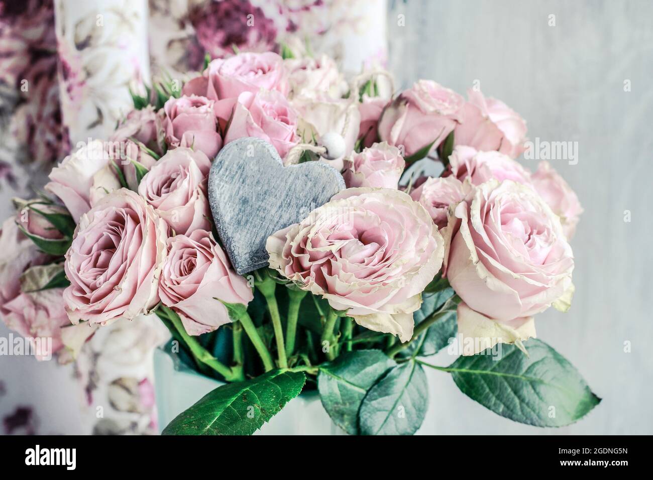 Bouquet of pink roses. Party decor Stock Photo - Alamy