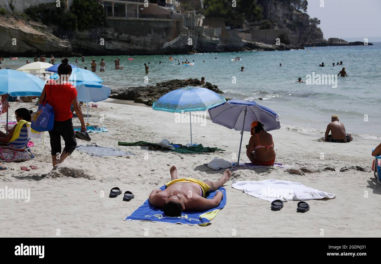 Palma, Spain. 14th Aug, 2021. Locals and tourists cool off in the sea ...