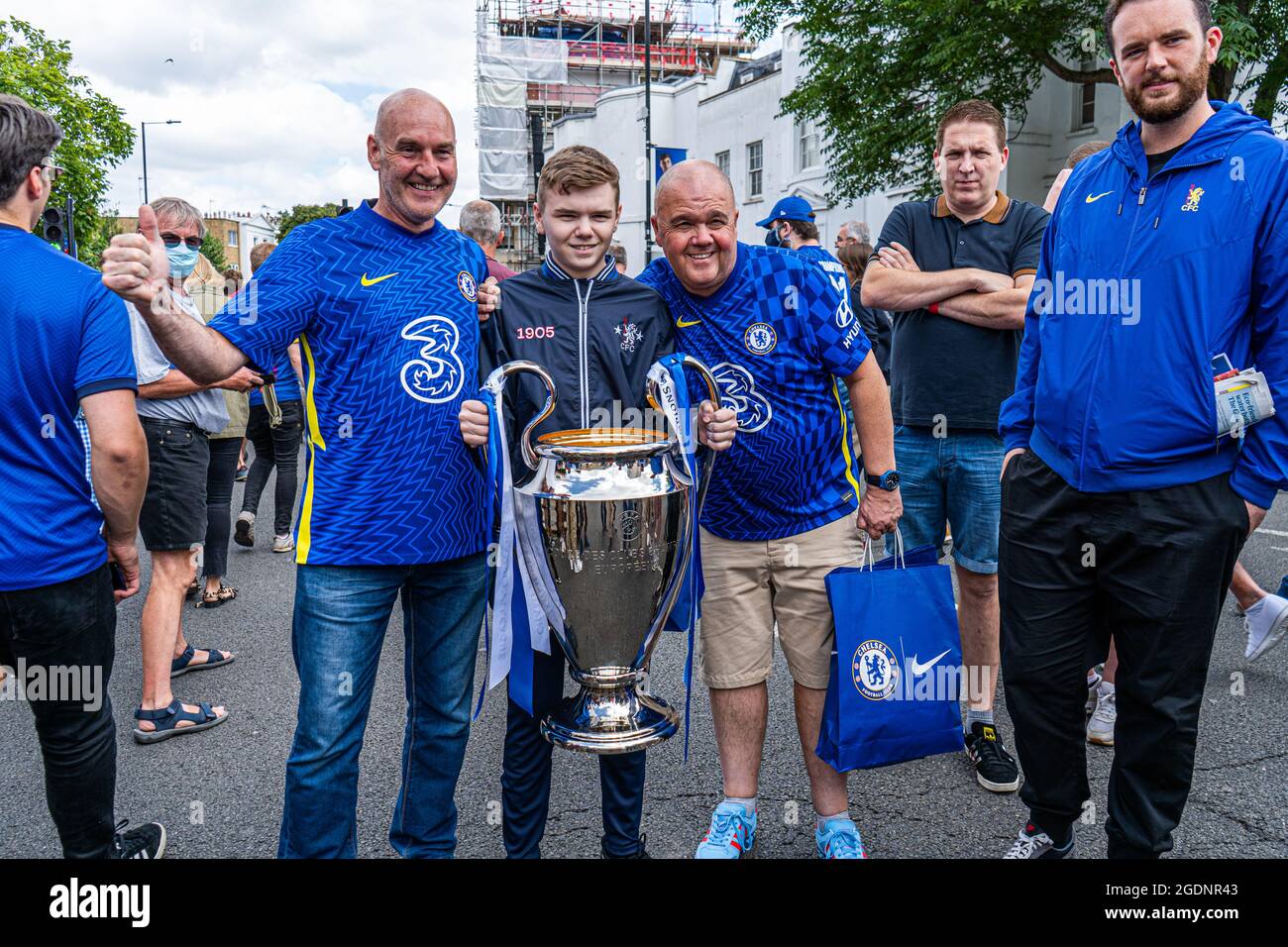 STAMFORD BRIDGE 14 August 2021. Chelsea fans pose with a replica ...
