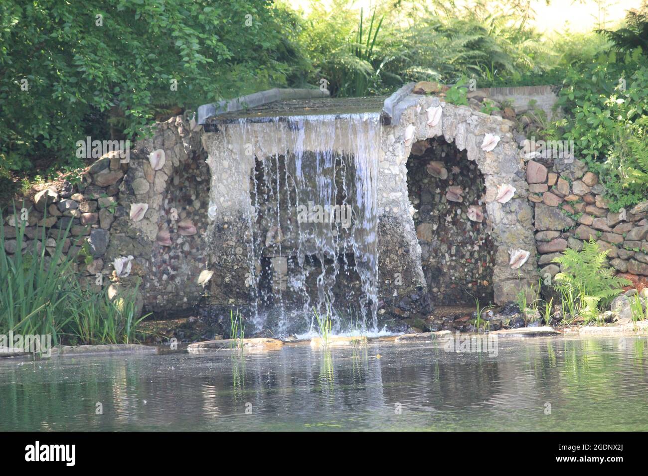 Shell cave with waterfall hi-res stock photography and images - Alamy