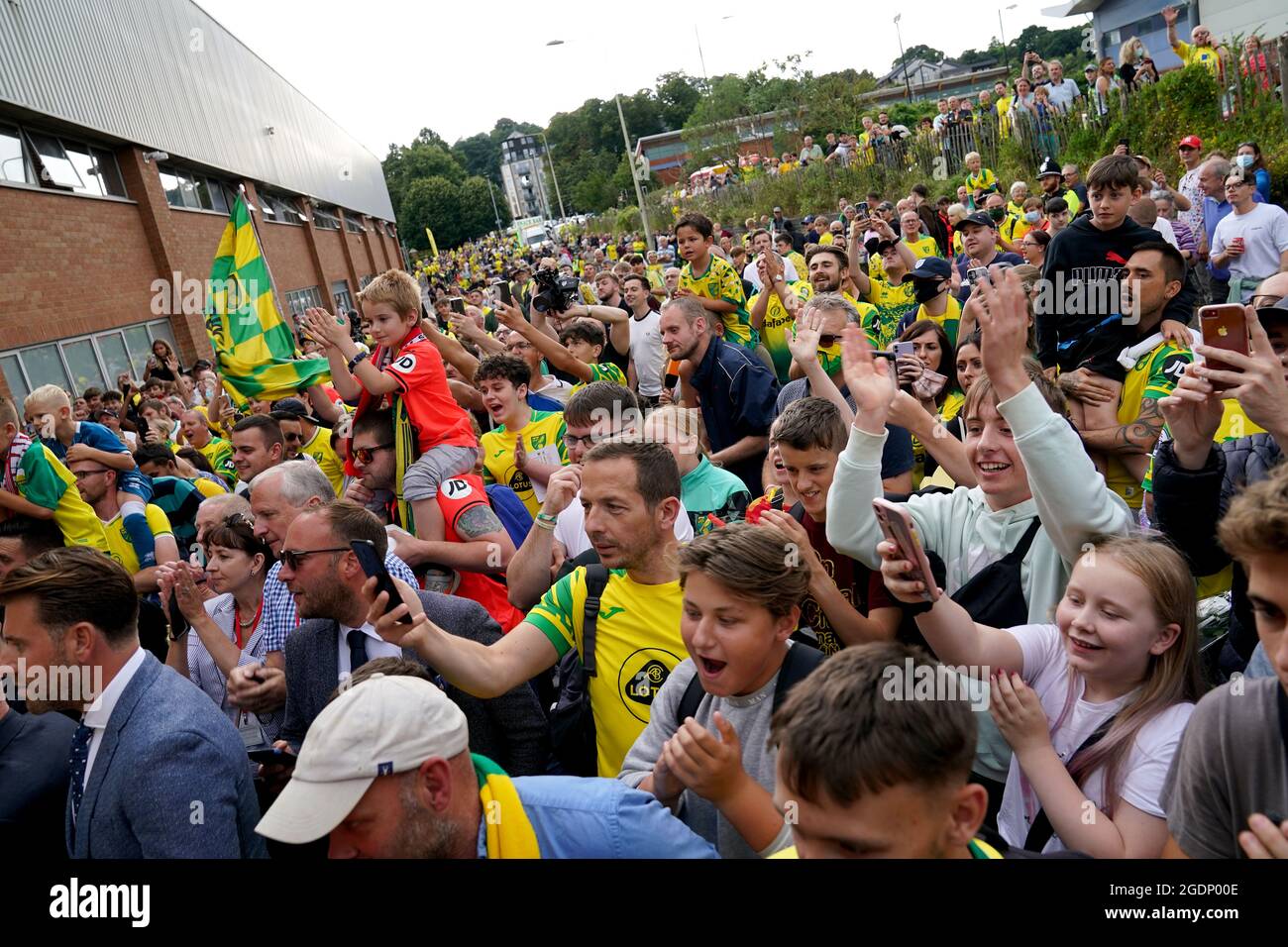Fans wait outside carrow road hi-res stock photography and images - Alamy
