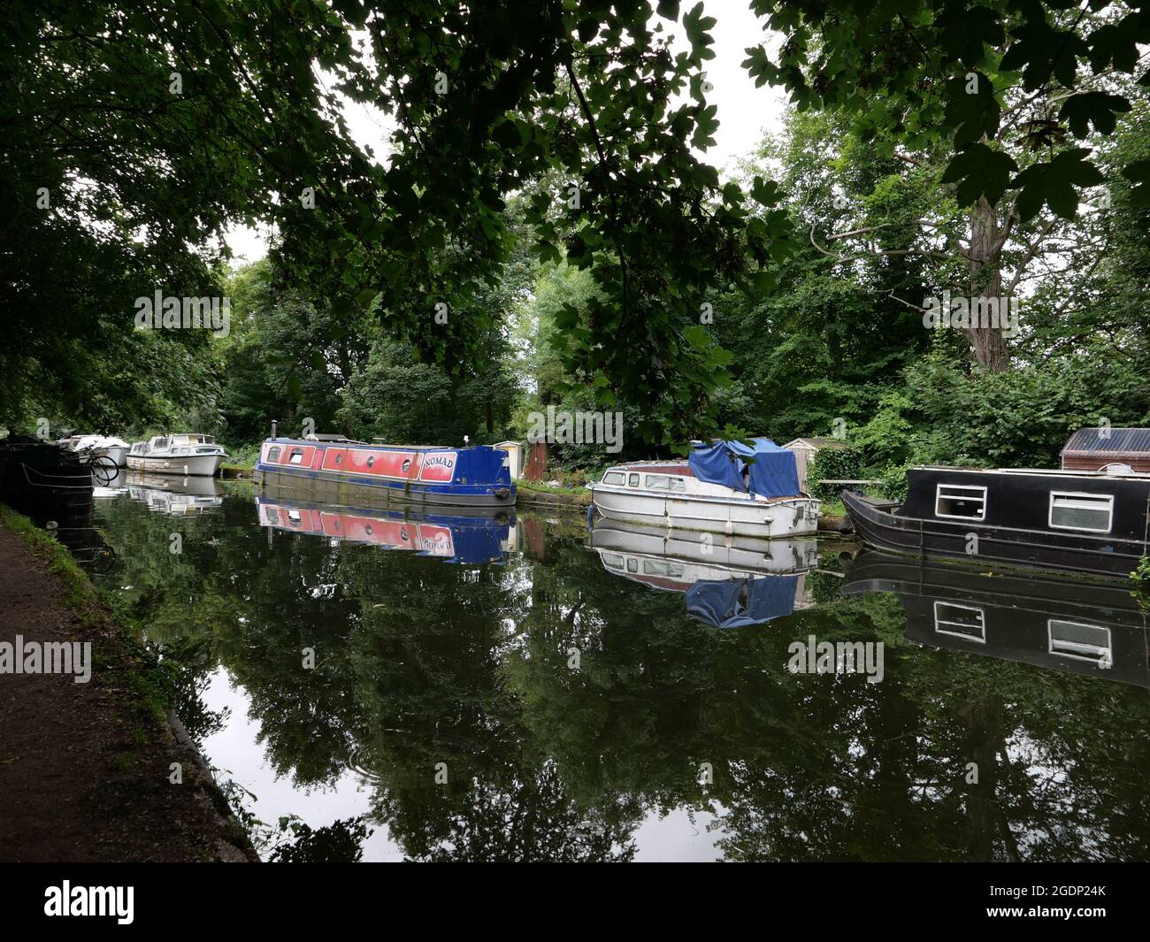 An attractive lake, with the rivers Colne and Frays running alongside ...