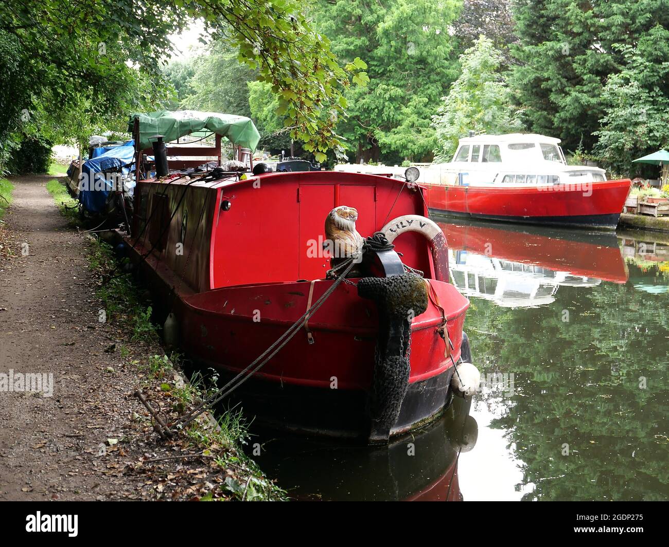 An attractive lake, with the rivers Colne and Frays running alongside ...