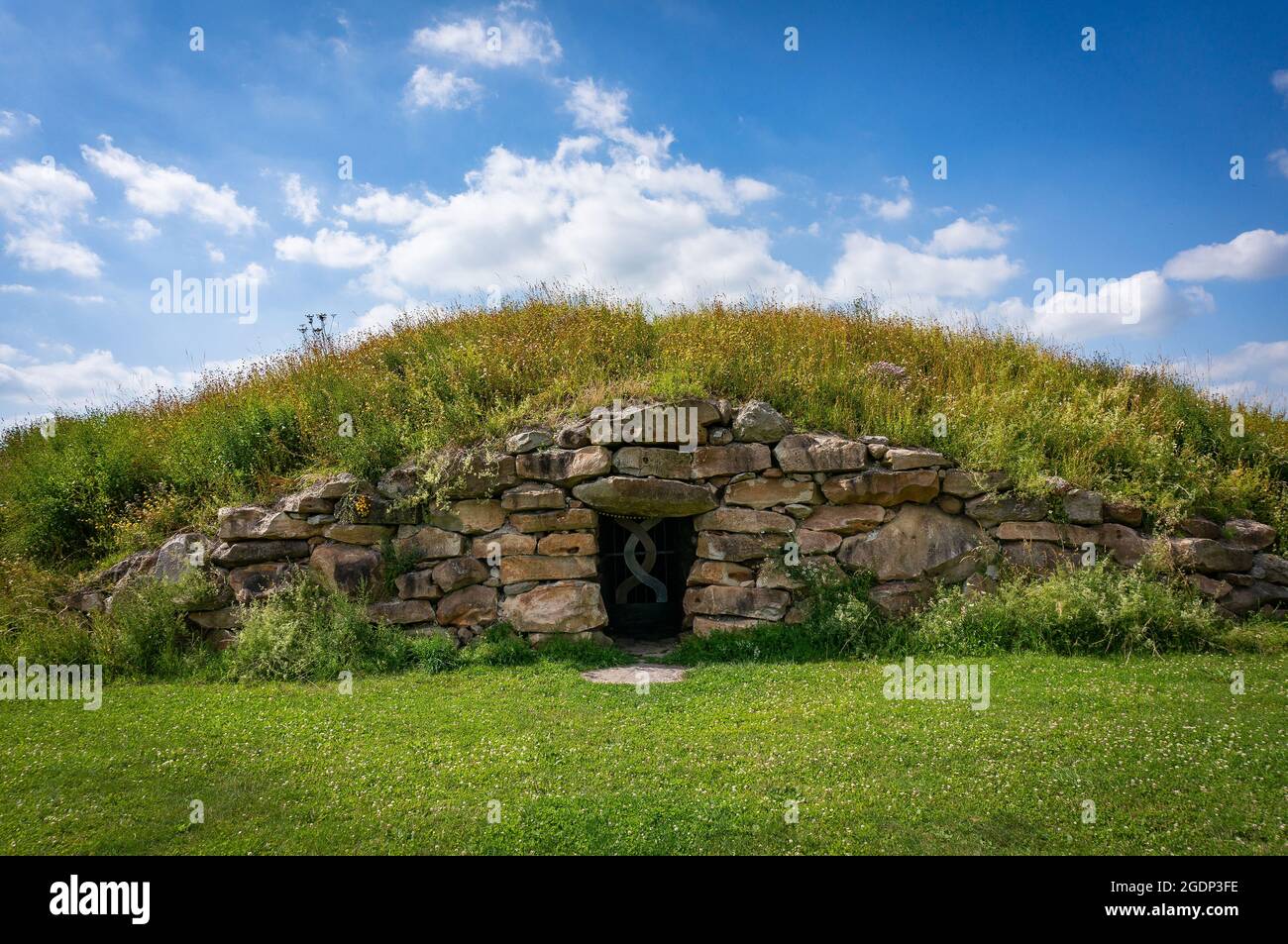 All Cannings modern Neolithic long barrow in Wiltshire, UK Stock Photo ...