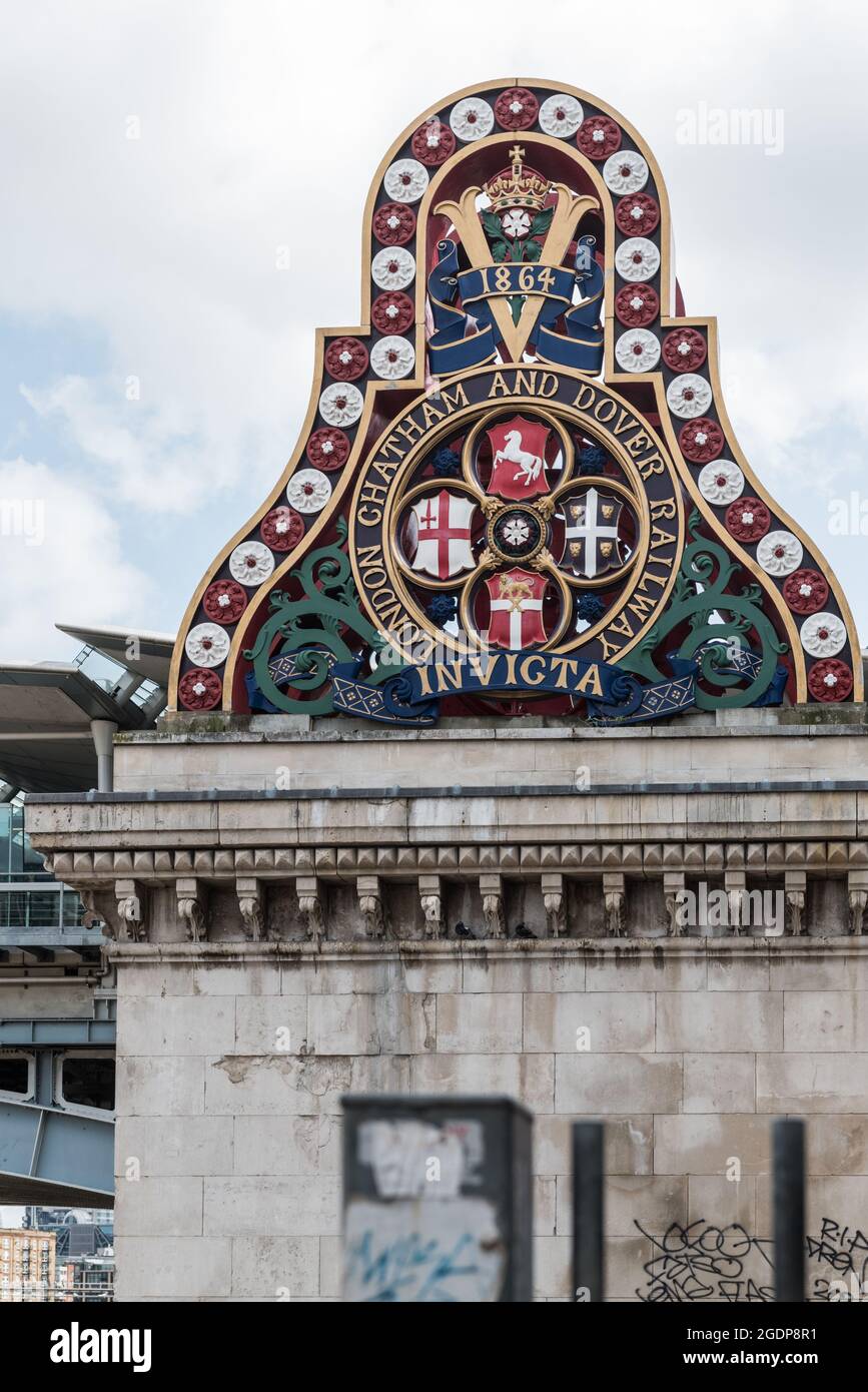 London Bridge railway sign Stock Photo - Alamy
