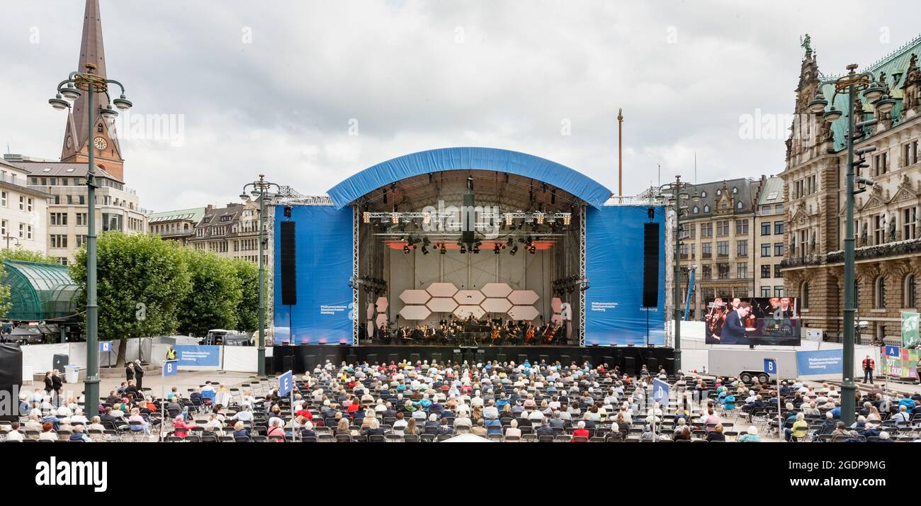 Hamburg, Germany. 14th Aug, 2021. The Philharmonic State Orchestra ...