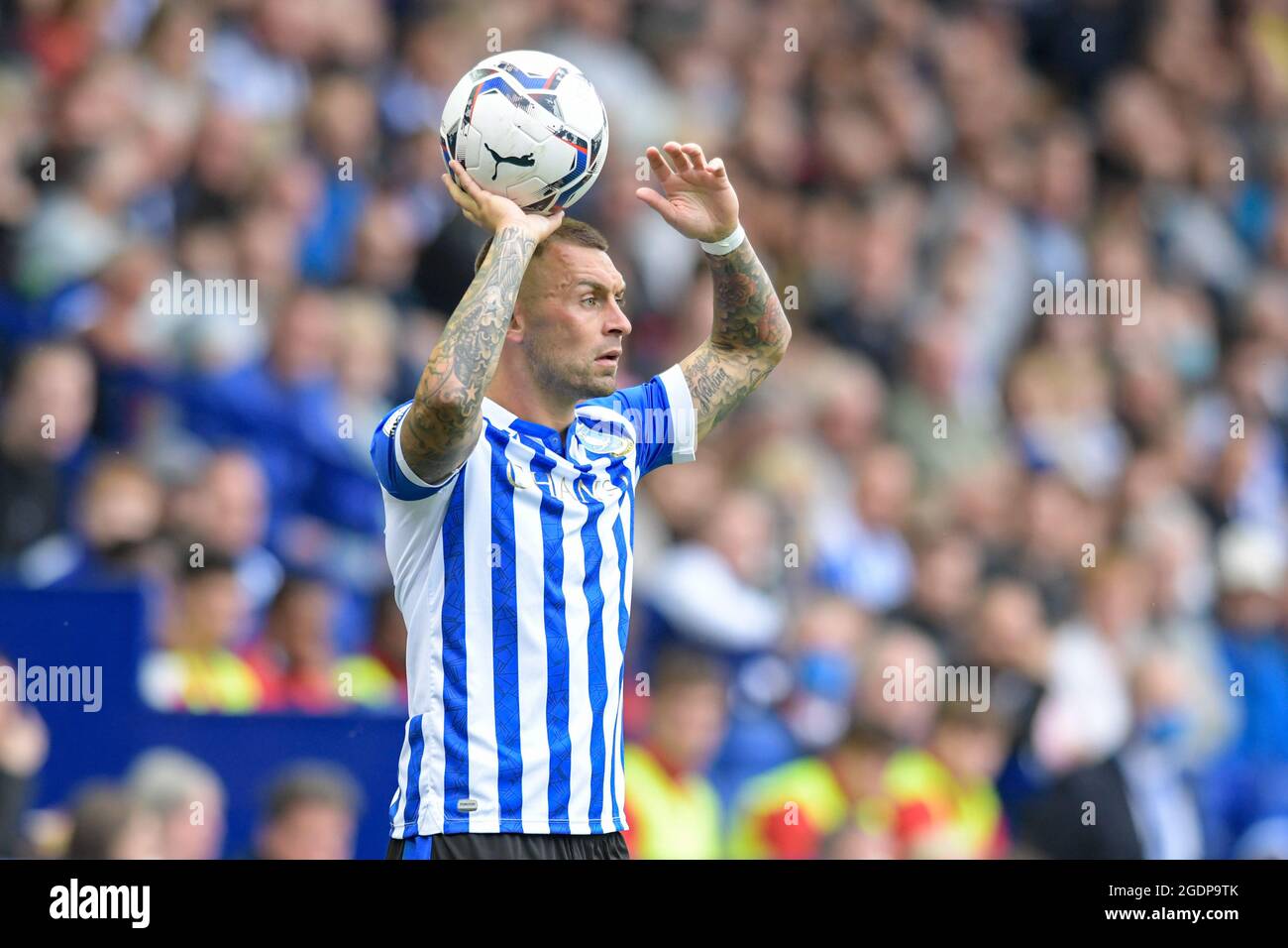 Jack Hunt #32 of Sheffield Wednesday takes a throw in Stock Photo - Alamy
