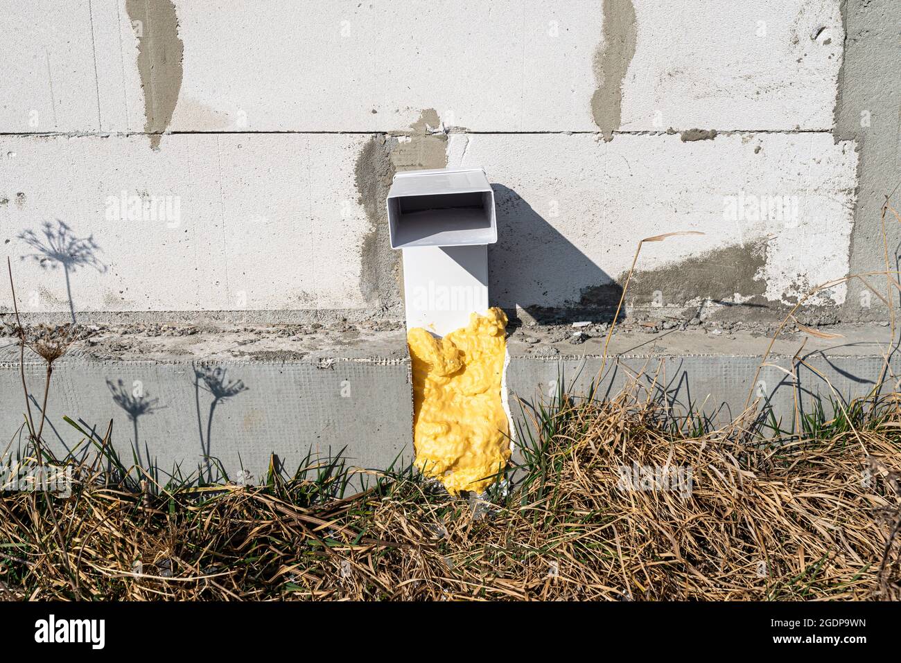Air intake from the manor to the fireplace with a closed combustion ...