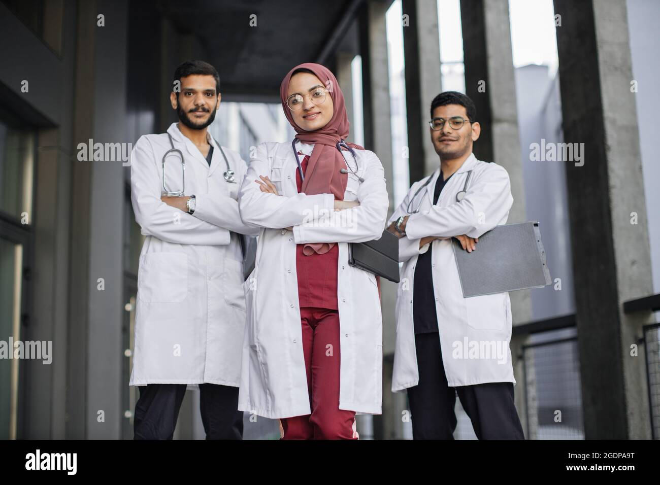 Team three arab doctors standing hi-res stock photography and images ...