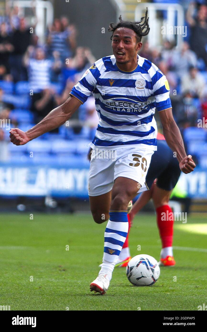 Femi azeez reading hi-res stock photography and images - Alamy