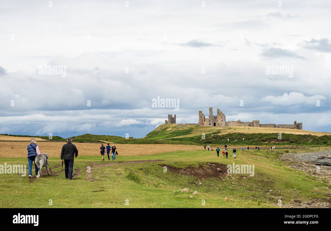 Dunstanburgh castle craster walk hi-res stock photography and images ...
