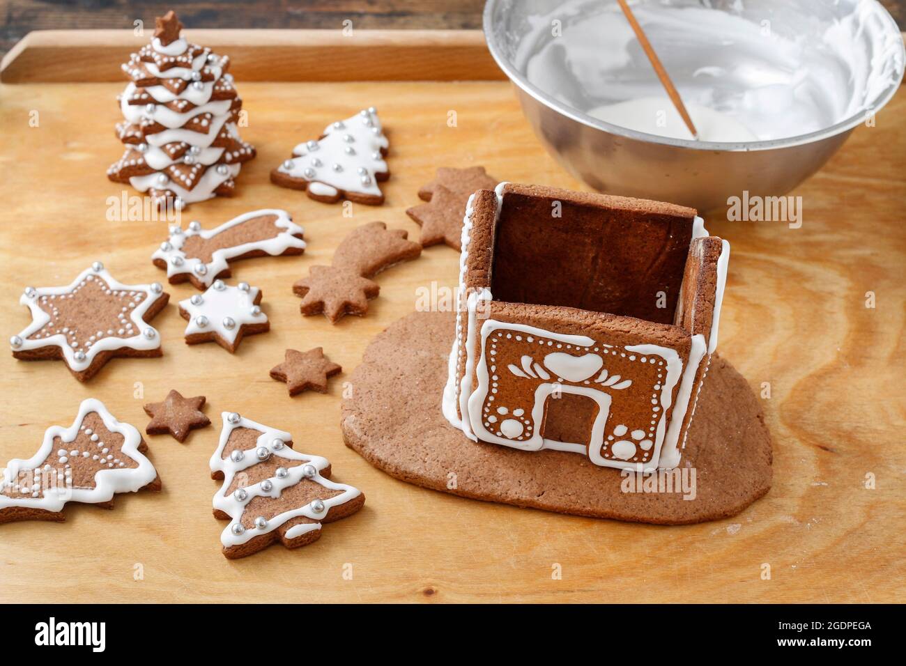 How to make gingerbread house, step by step, tutorial. Festive decor ...
