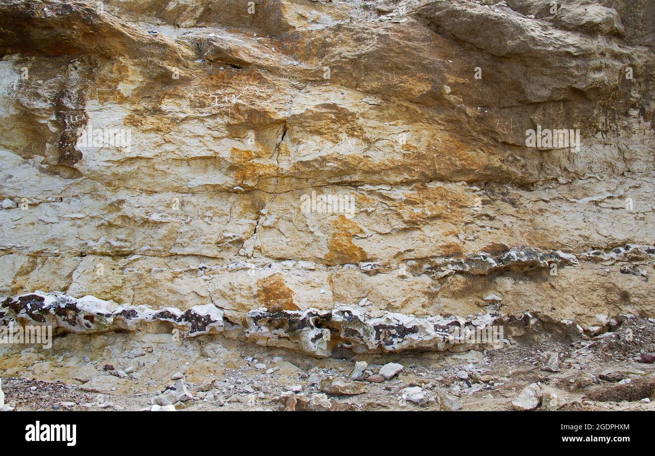 Layers of flint in limestone of the Bulbjerg in Denmark Stock Photo - Alamy