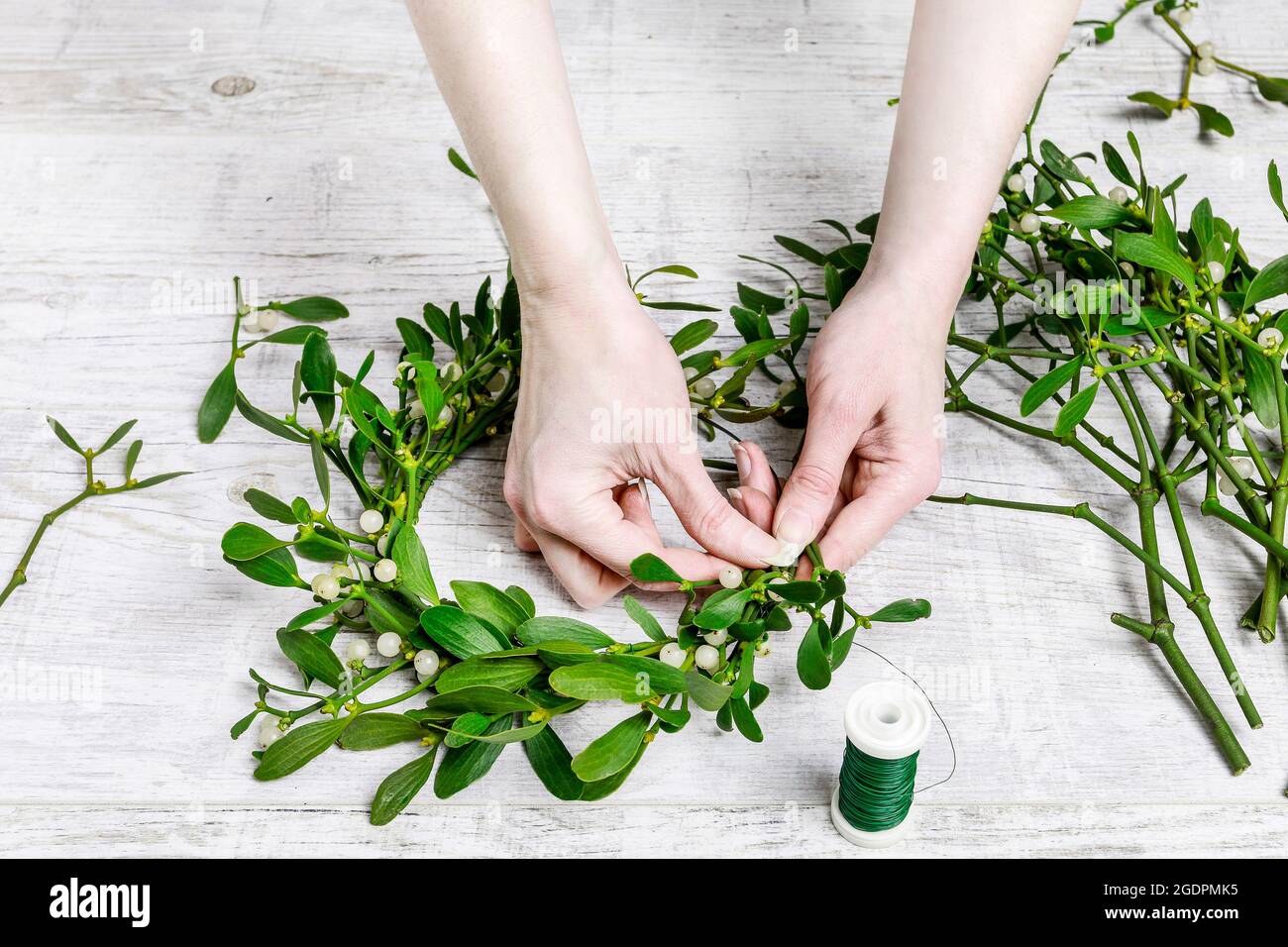 Florist at work: how to make mistletoe door wreath, step by step ...