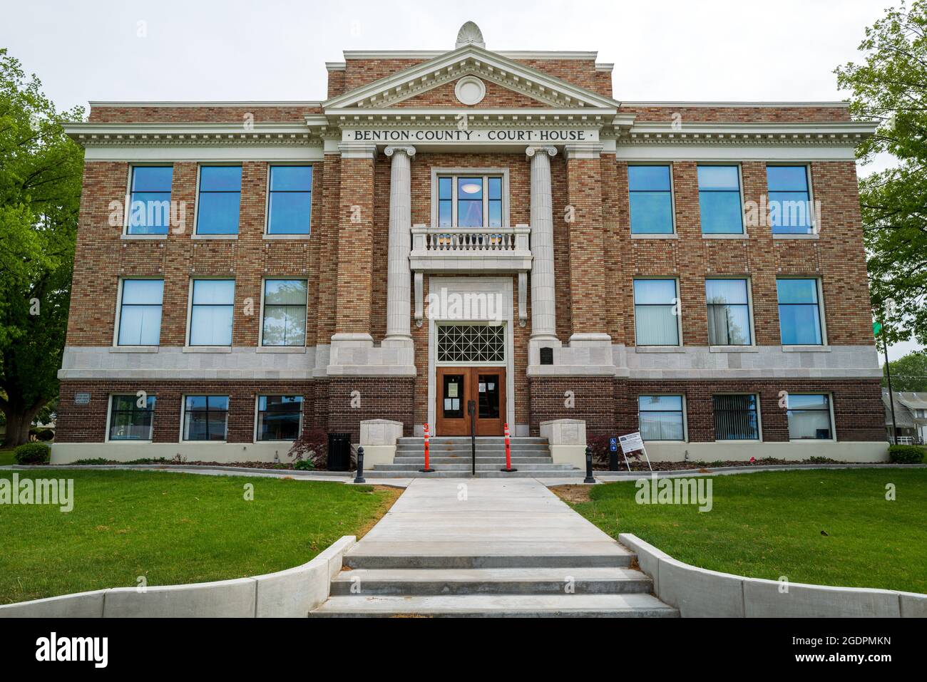 Benton county courthouse hi-res stock photography and images - Alamy