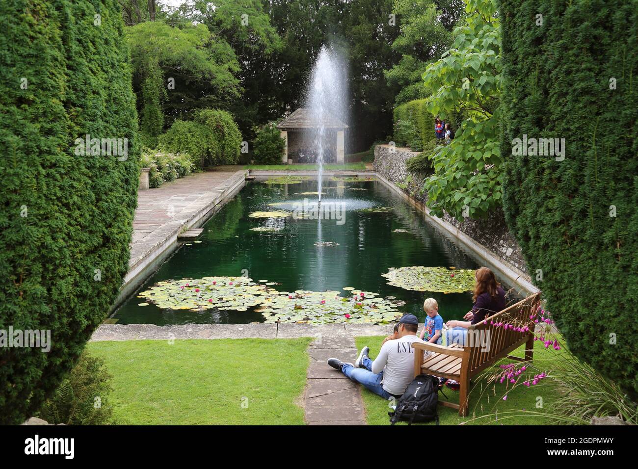 Lily pond historic architecture hi-res stock photography and images - Alamy