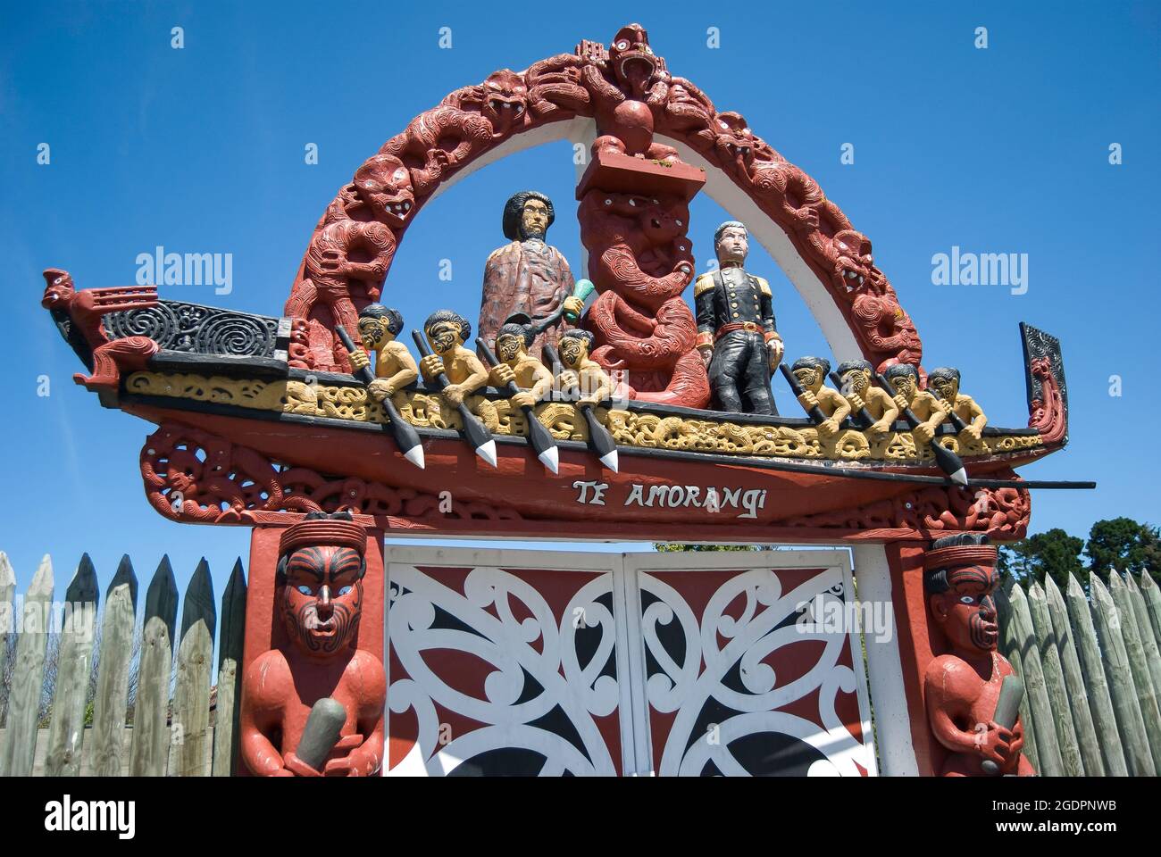 Te Amorangi Gateway Maori carvings, Ngā Hau e Whā National Marae, Pages ...