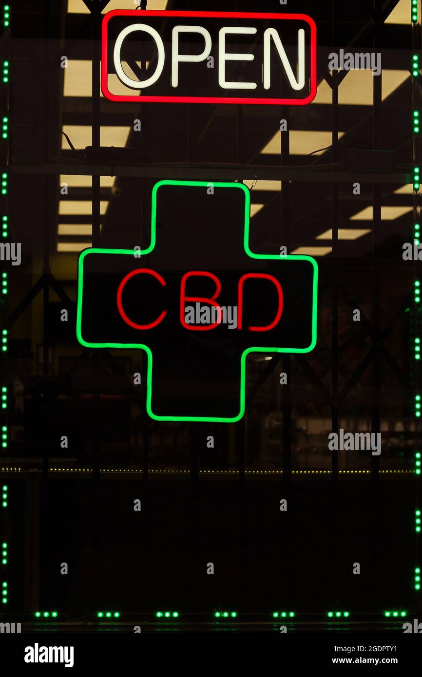 Pharmacy neon sign in night hi-res stock photography and images - Alamy