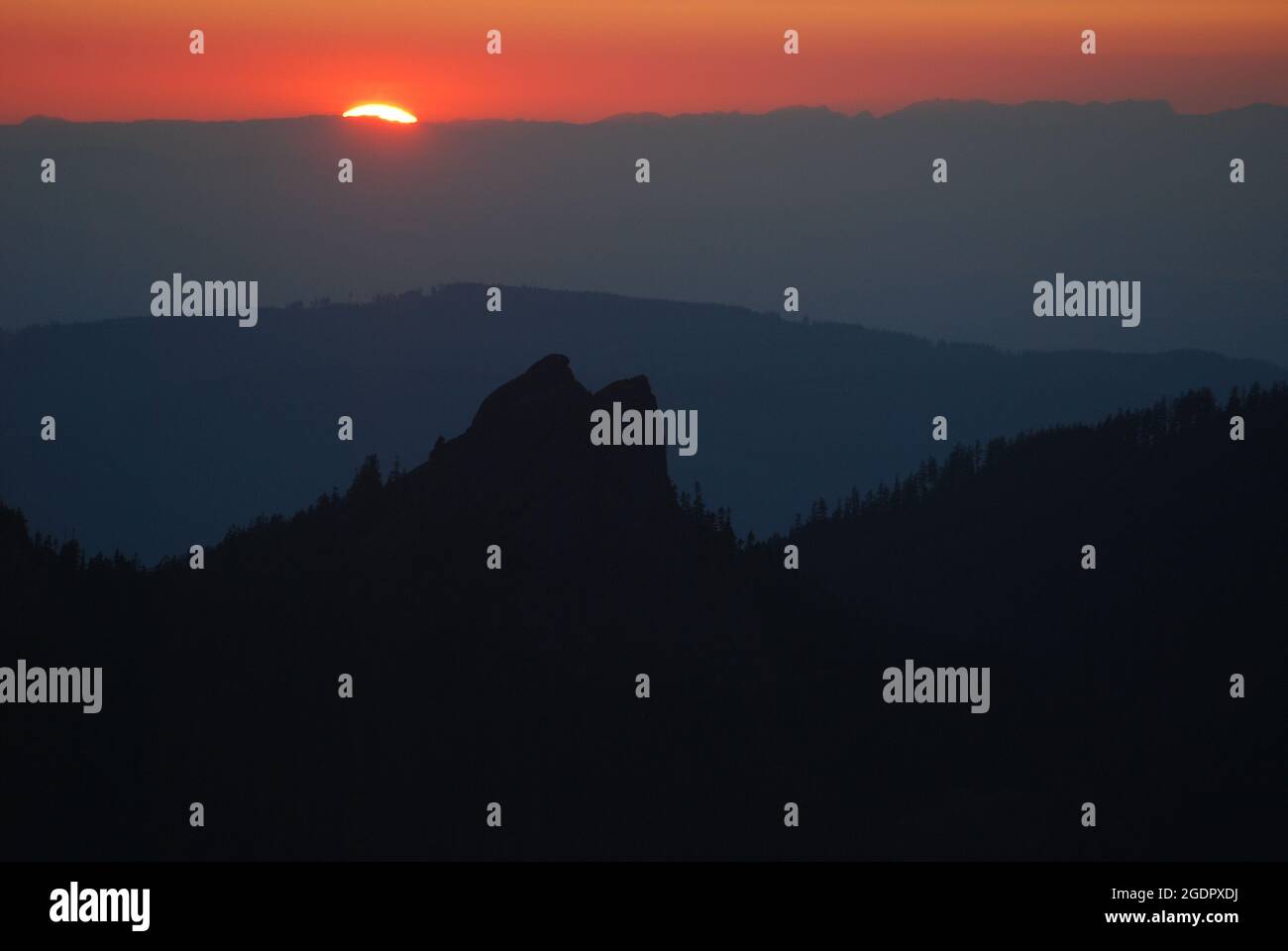 Sunset in the South Cascades Stock Photo - Alamy