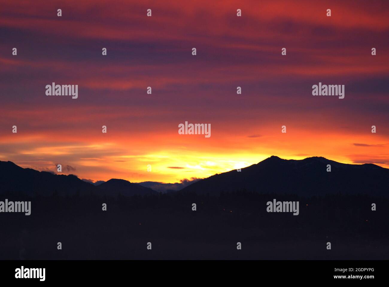 Sunset in the South Cascades Stock Photo - Alamy