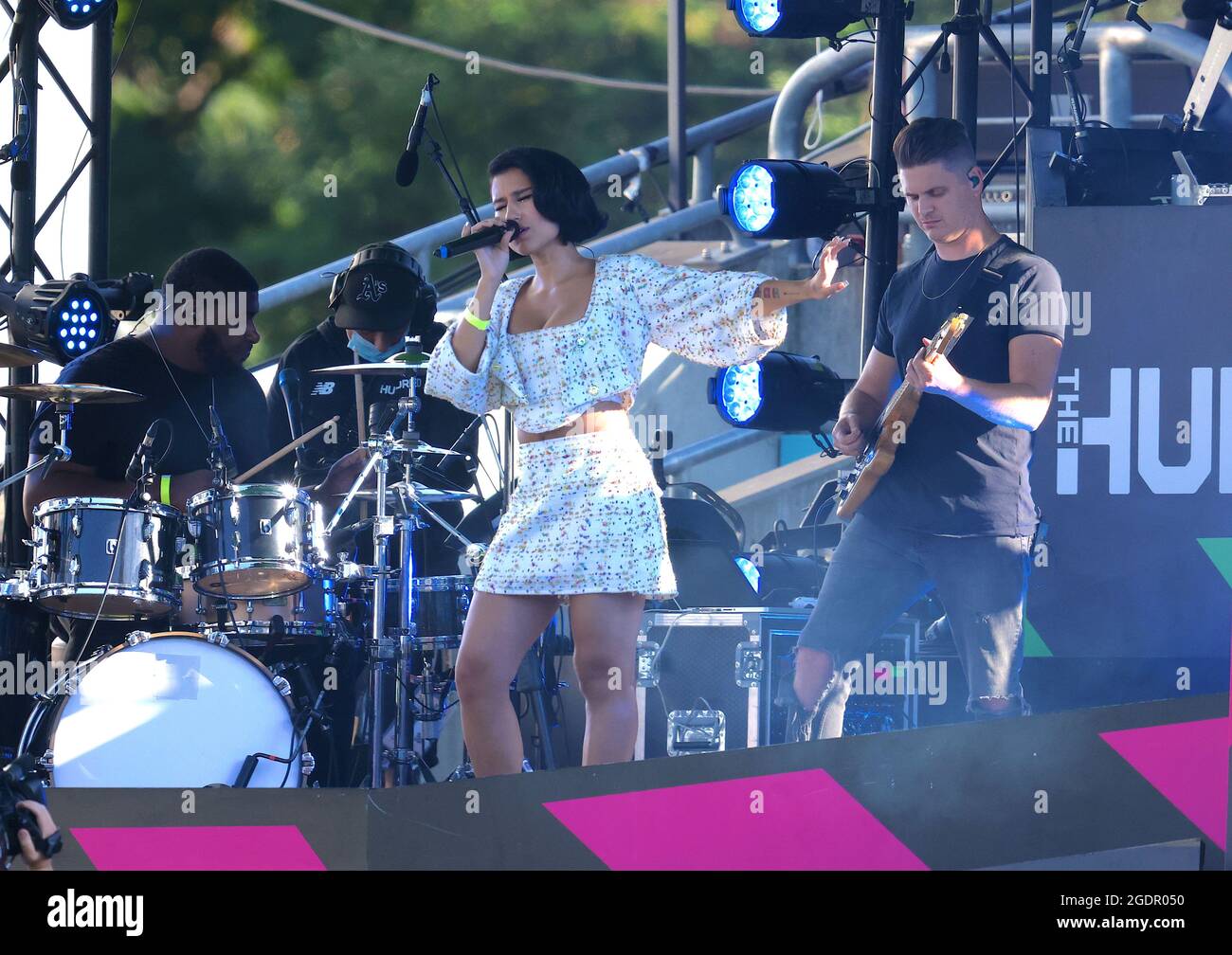 14 August, 2021. London, UK. Raye performing during a break in play as ...