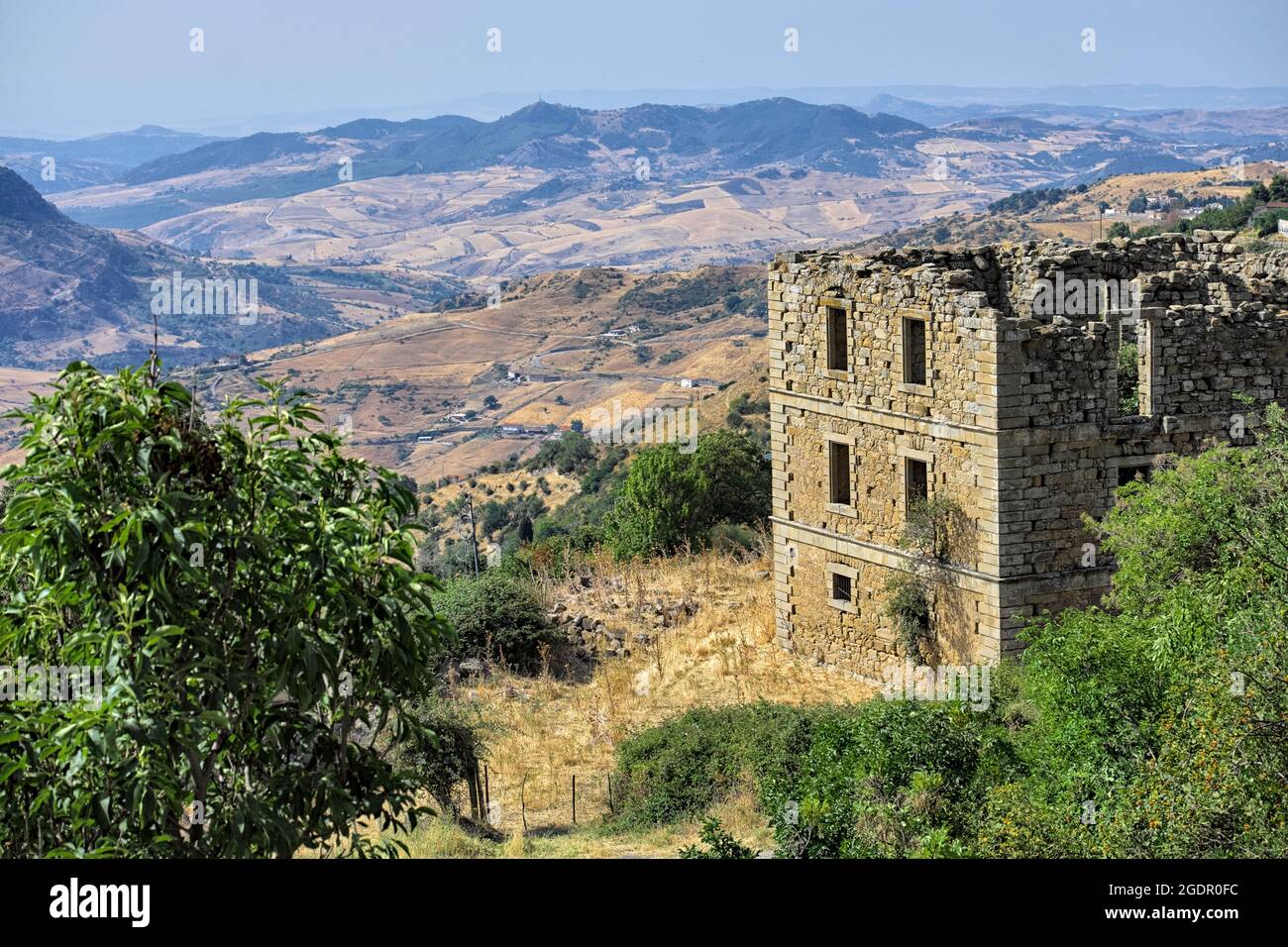 Countryside palace hi-res stock photography and images - Alamy