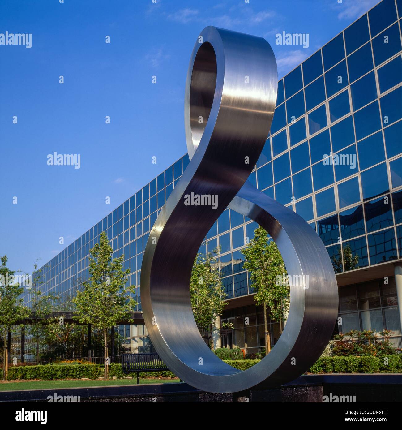 Figure of Eight Infinity Sculpture. Milton Keynes Stock Photo - Alamy