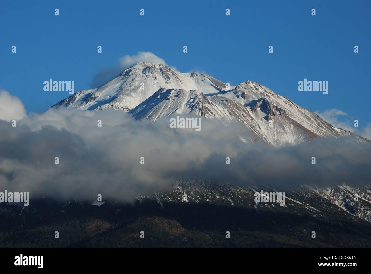 Mt. Shasta in the California Cascades Stock Photo - Alamy