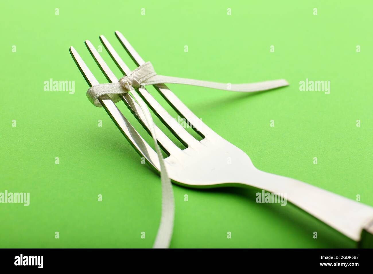 Stages of tying bow on fork on green background, close-up Stock Photo ...
