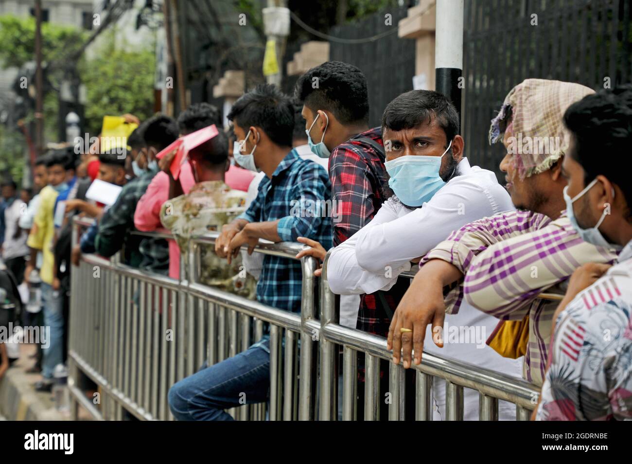 Dhaka City, Bangladesh. 14th Aug, 2021. DHAKA CITY, BANGLADESH - AUGUST 14, 2021: Queue of ...