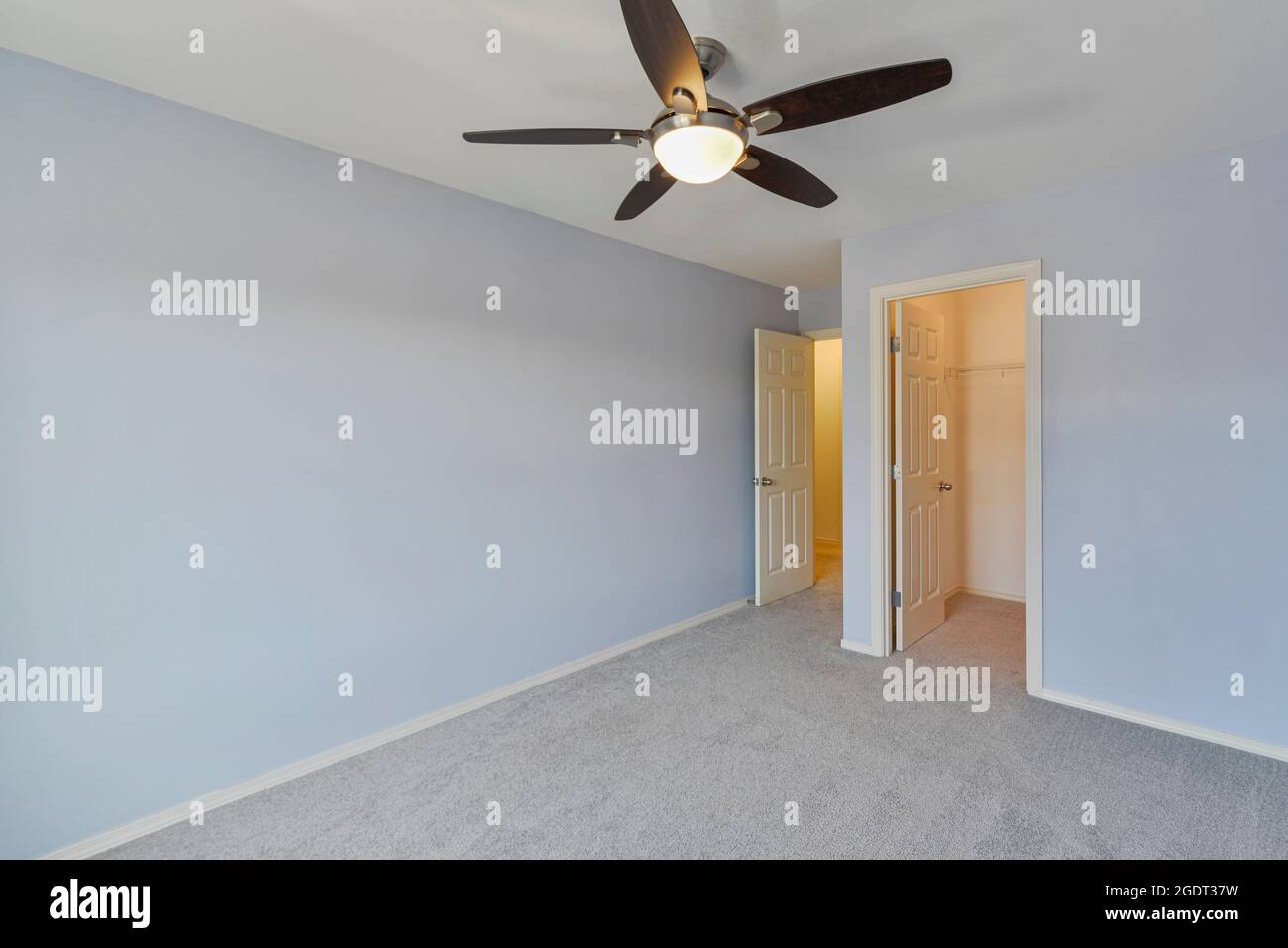 Modern empty residential bedroom interior Stock Photo - Alamy